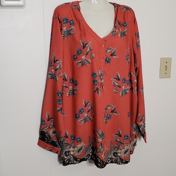 Tolani | Tops | Tolani Floral Top | Poshmark